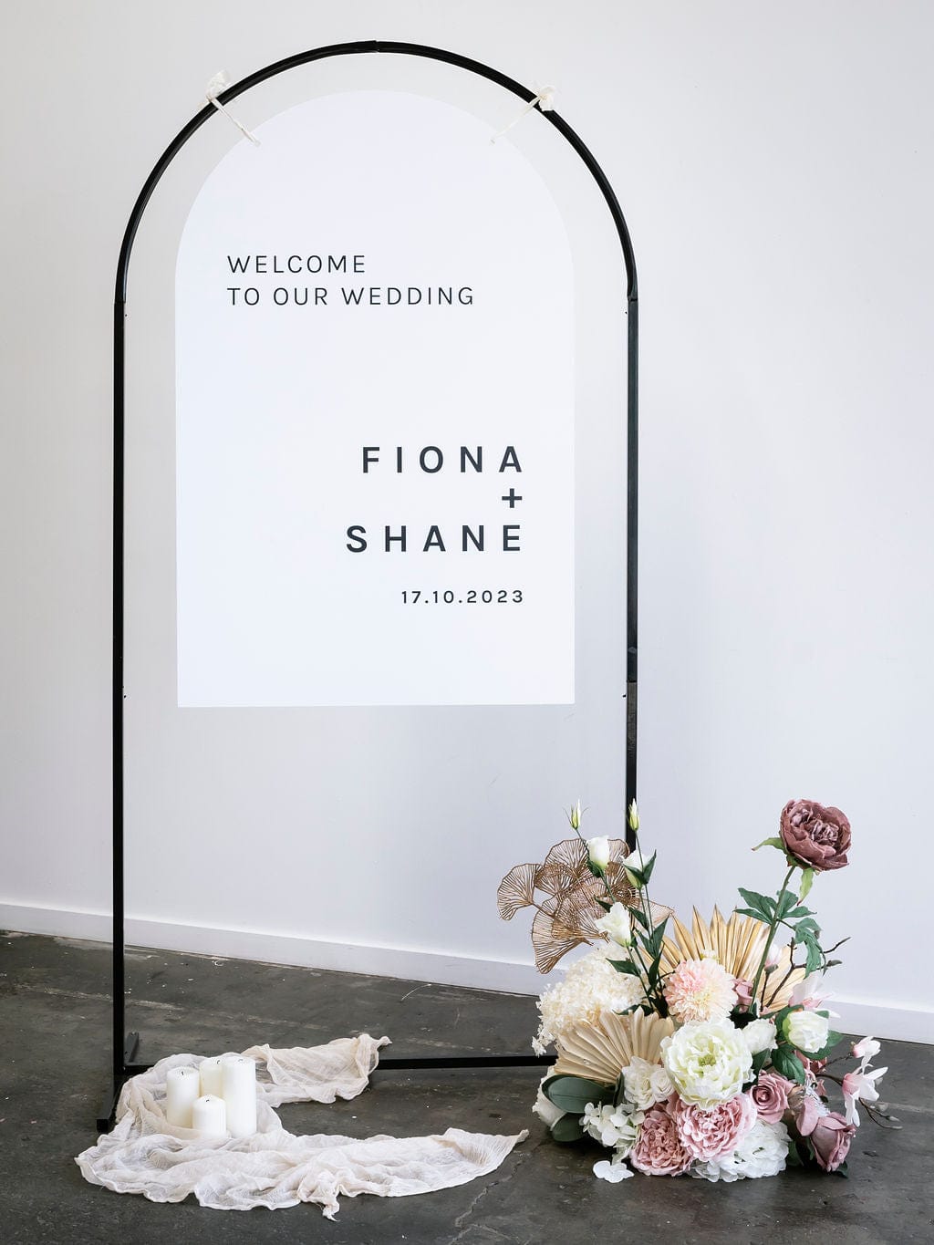 Arch Black Metal Stand – Ivory & Ink Weddings