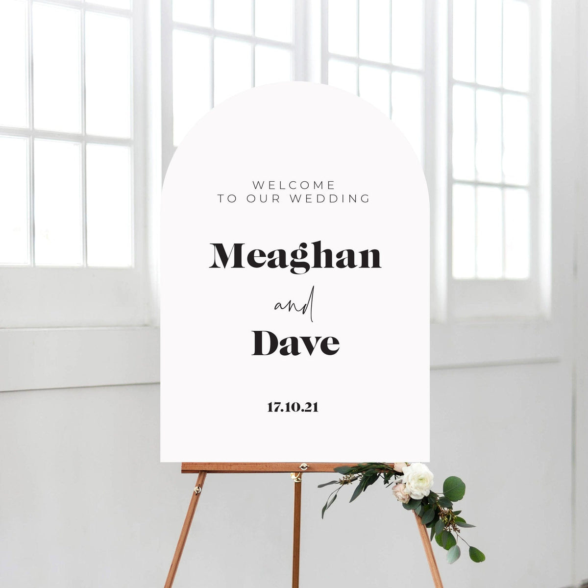 MEAGHAN Welcome Sign – Ivory & Ink Weddings